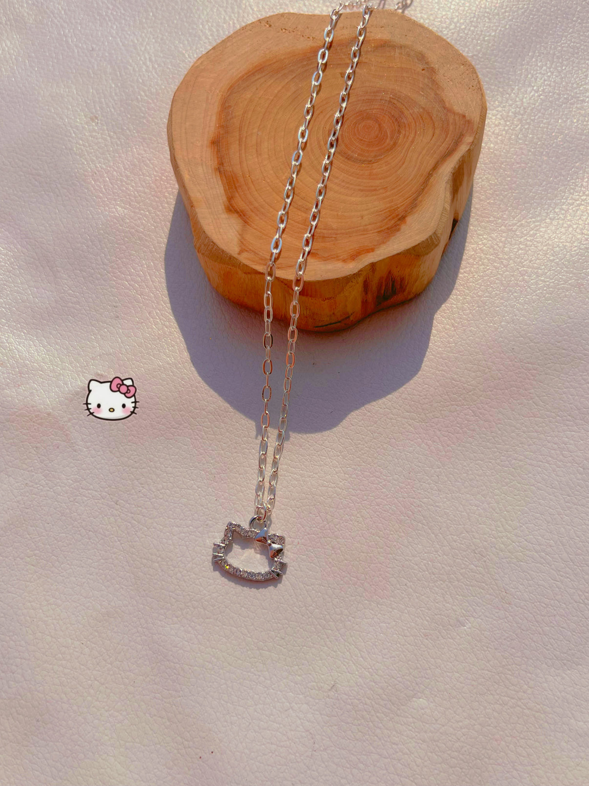 Silver hello kitty 🐱 chain necklace 🌷 – Avara Aesthetic