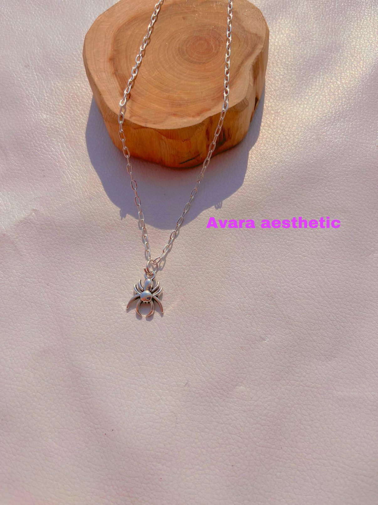 Silver spider chain necklace 🕷️ – Avara Aesthetic